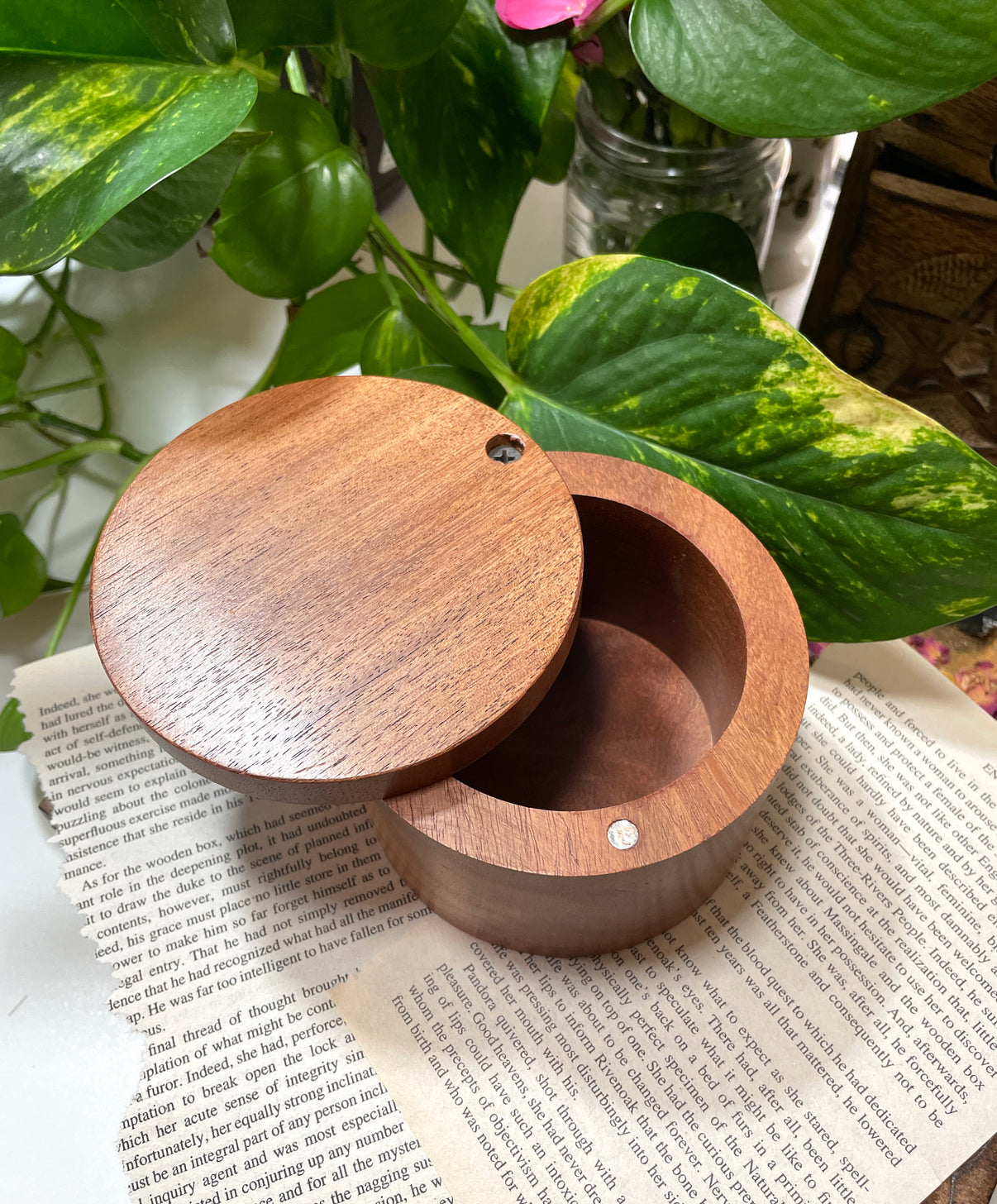 Acacia Wood Swivel Box – Emerald Lotus